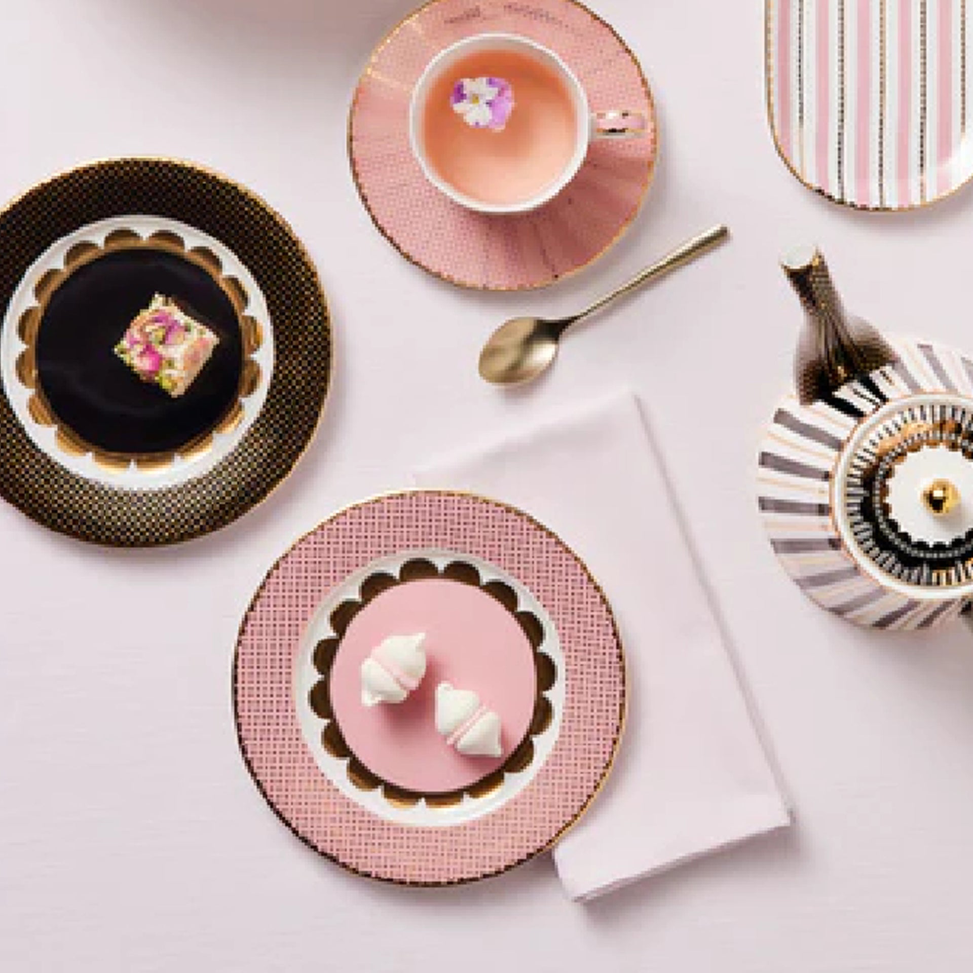 Maxwell & Williams Teas & Cs 19.5cm Regency Rim Plate Pink – The Culinarium